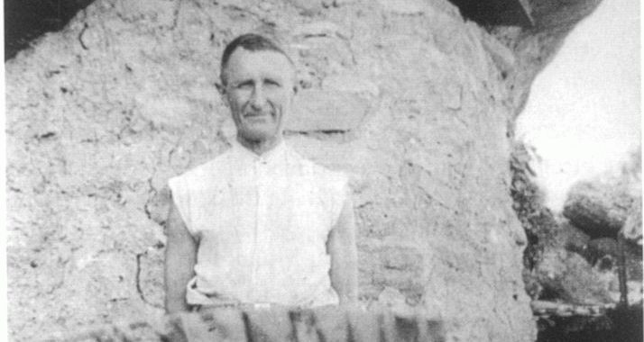 Hermit's Cave and Scenic Lookout - The Riverina