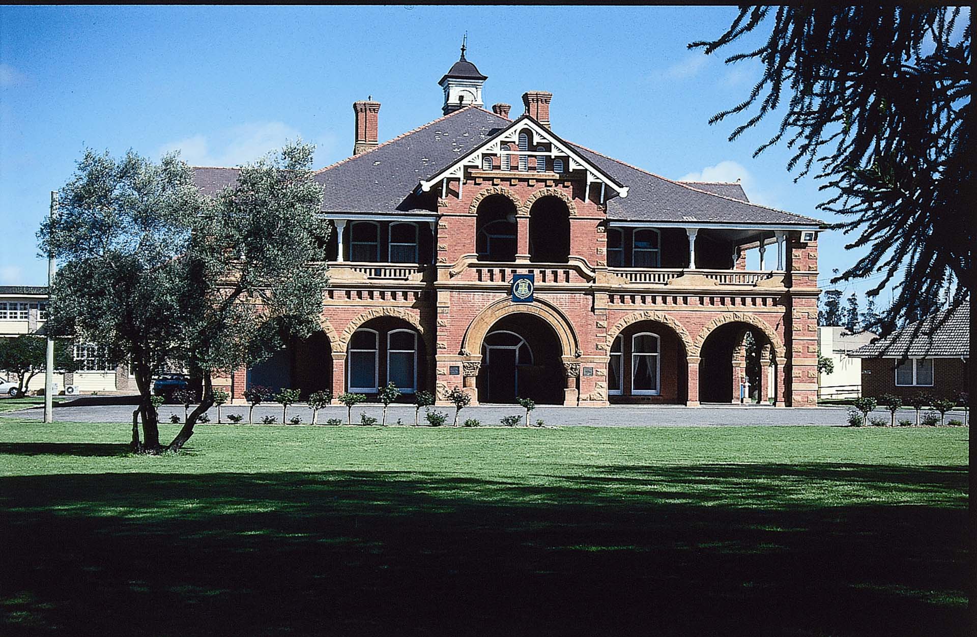 McCaughey Mansion - The Riverina
